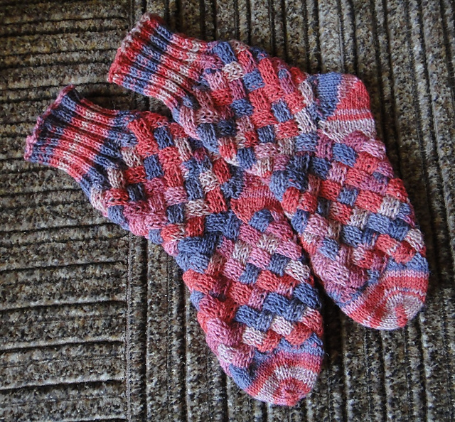 Ravelry: Hellena's April Entrelac Socks