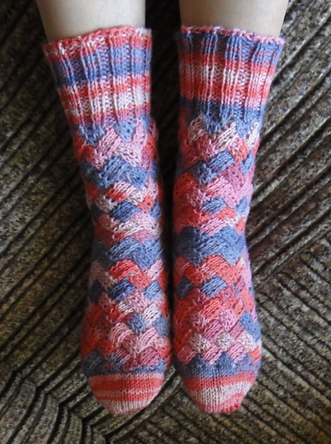 Ravelry: Hellena's April Entrelac Socks