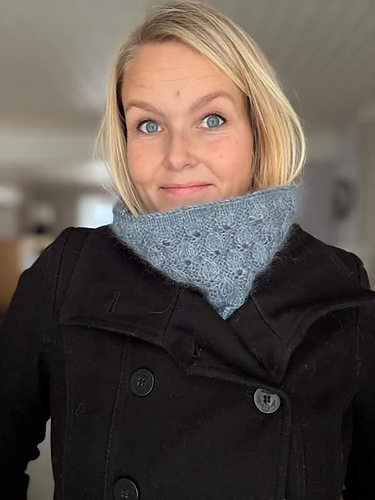 Ravelry: Chestnut Cowl pattern by Elisabeth Gigernes
