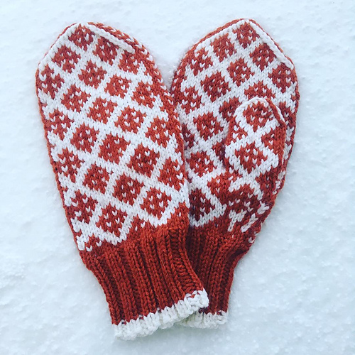 Ravelry: Malene mittens / Malenevottar pattern by Elisabeth Gigernes