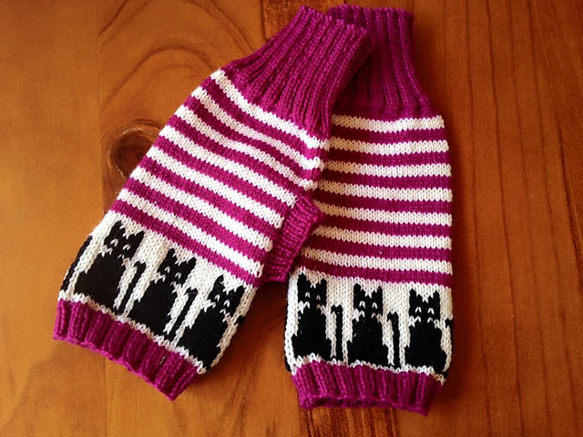 Ravelry: Cool Catz Fingerless Mittens pattern by Judy Kennedy
