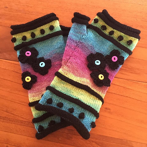 Ravelry: Funky Flowers Fingerless Mittens pattern by Judy Kennedy