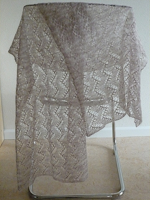 Ravelry: Luscious Lace Shawl pattern by Hilly Knits - Hilly van der Sluis