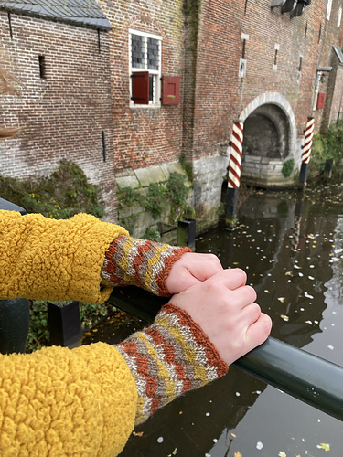 Ravelry: Twist pattern by Hilly Knits - Hilly van der Sluis