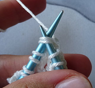 Ravelry: HintermStein's cdd centered decrease / Zentrierte Abnahme