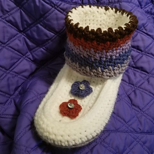 Ravelry: Ladies Moccasin Booties pattern by Colleen Craig