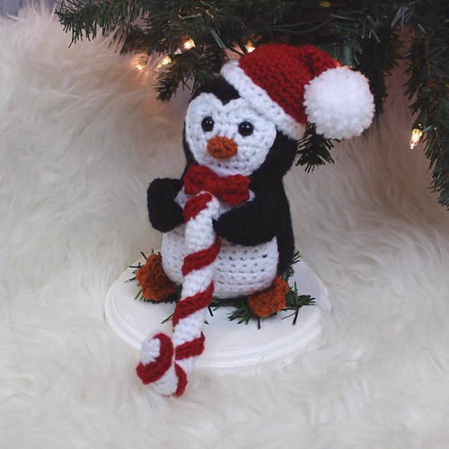 Ravelry: Penguin Stocking Hanger pattern by Holly's Hobbies
