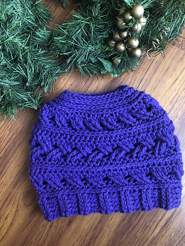 Ravelry: The Sweeney Messy Bun Beanie pattern by Lindsay Allercott