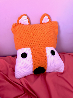 Ravelry: 18" Decorative Fox Pillow pattern by Taylor Cohen
