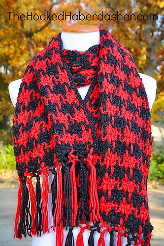 Ravelry: Houndstooth at Large Scarf pattern by Wendy Bickford