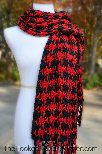 Ravelry: Houndstooth at Large Scarf pattern by Wendy Bickford