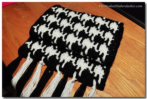 Ravelry: Houndstooth at Large Scarf pattern by Wendy Bickford