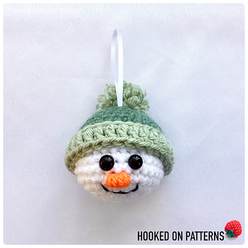 Ravelry: Snowman Baubles pattern by Ling Ryan
