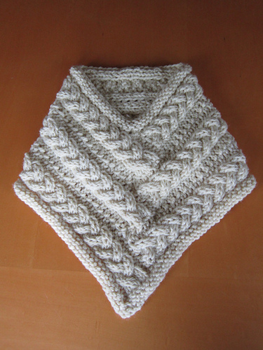 Ravelry: V-neck Cowl pattern by Hope Vickman