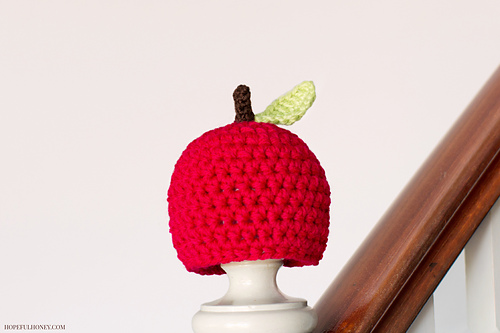 Ravelry: Newborn Apple Hat pattern by Olivia Kent