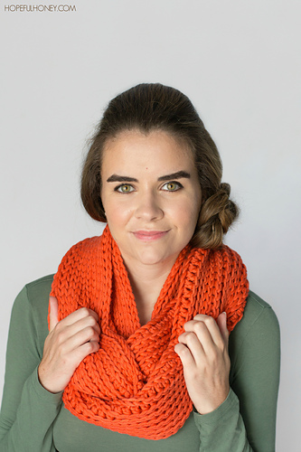 Ravelry: Chunky Ribbed Infinity Scarf pattern by Olivia Kent