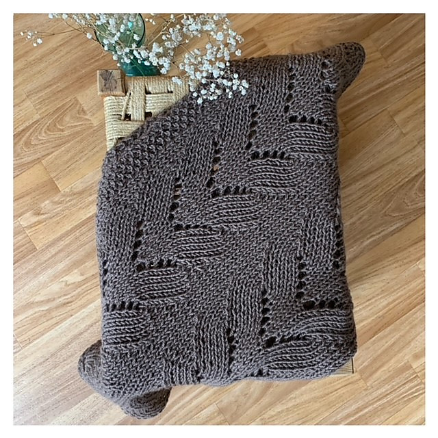 Ravelry: Valemon babyteppe / Valemon baby blanket pattern by Ine Øvrum
