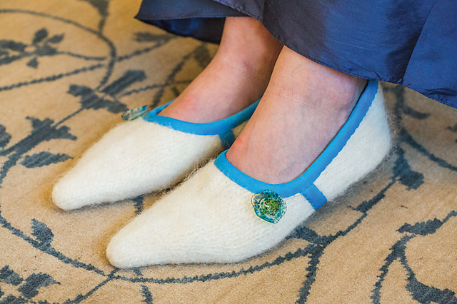 Ravelry: Regency House Slippers pattern by Lisa Jacobs