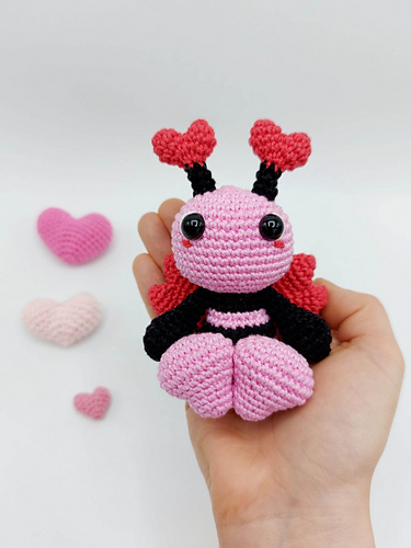 Ravelry: Bram, the Busy Bee pattern by Ineke Maas