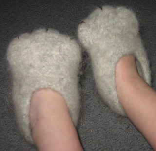 Ravelry: Kitty Baby Slippers pattern by Anna Meier Designs