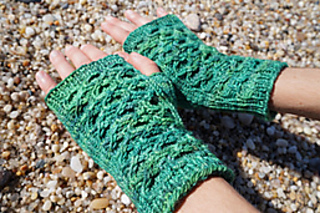 Ravelry: Ilovepearls' Circle, Circle (Jul '16 Mitts & Mittens Club)