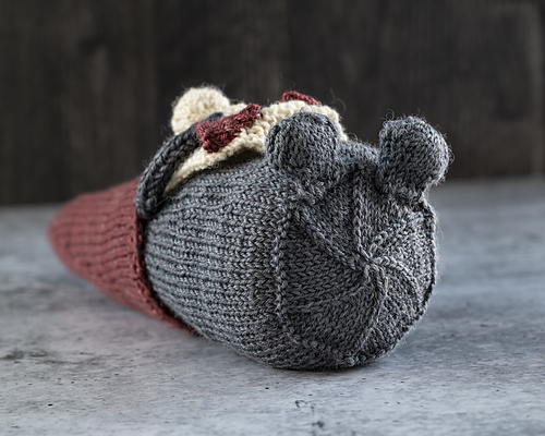 Ravelry: Gnorri pattern by Sarah Schira