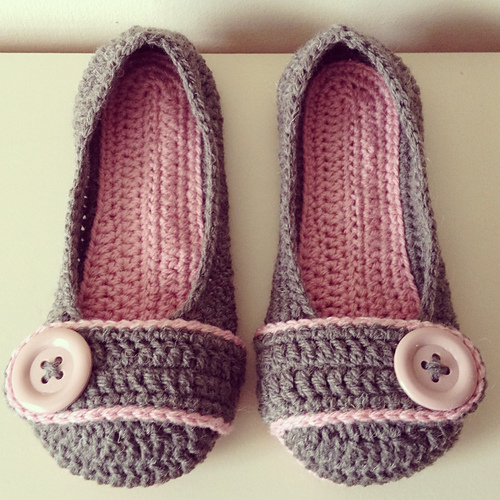Ravelry: Violet Women's House Slipper pattern by Lorin Jean