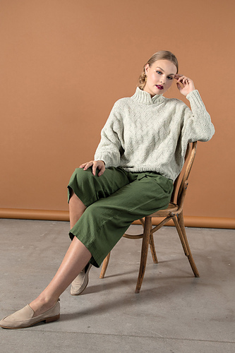 Ravelry: Decussate Pullover pattern by Evelyn Siatra