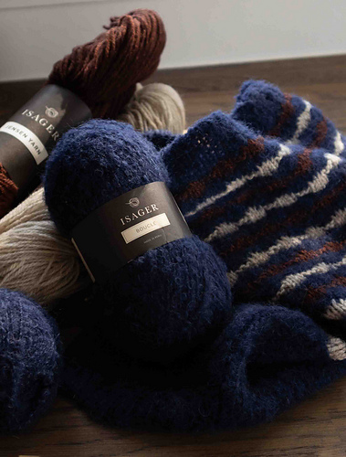 Ravelry: Gunta Cowl pattern by Helga Isager