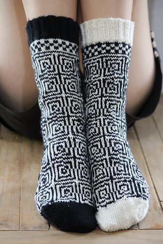 Ravelry: Optical Illusion Socks pattern by Donna Prentice