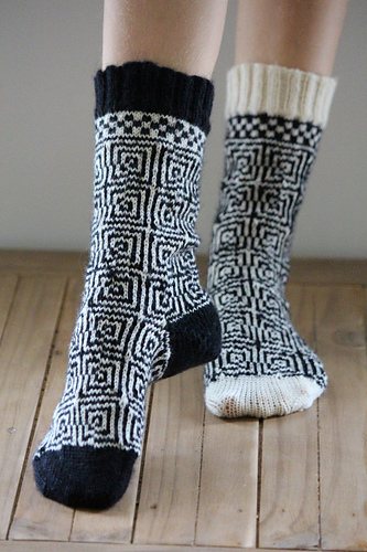 Ravelry: Optical Illusion Socks pattern by Donna Prentice