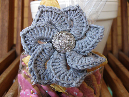 Ravelry: Crocodile Stitch Flower pattern by Bonita Patterns