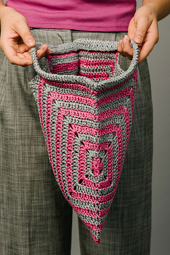 Ravelry: Roundabout Bag pattern by Jennifer Olivarez