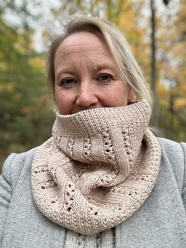 Ravelry: Riptide Cowl pattern by Jennifer Shiels Toland