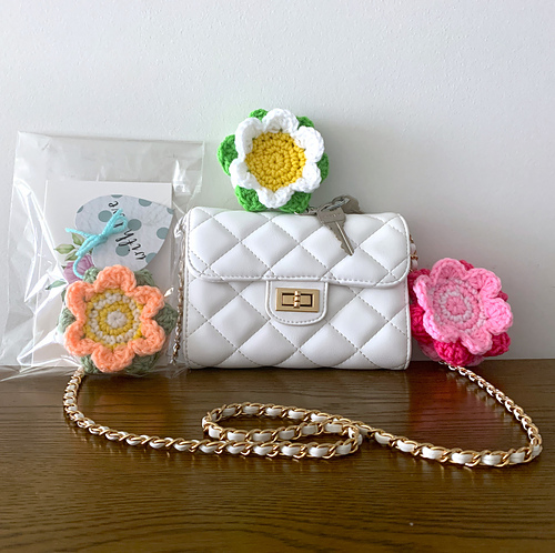 Ravelry: Daisy Flower Keychain pattern by JTcreations