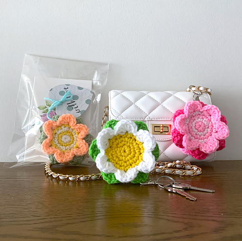 Ravelry: Daisy Flower Keychain pattern by JTcreations