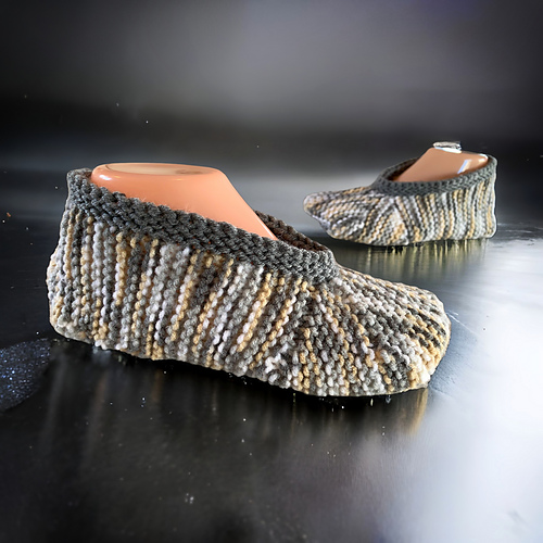 Ravelry: Minimalist Round Toe Slippers pattern by Janis Frank