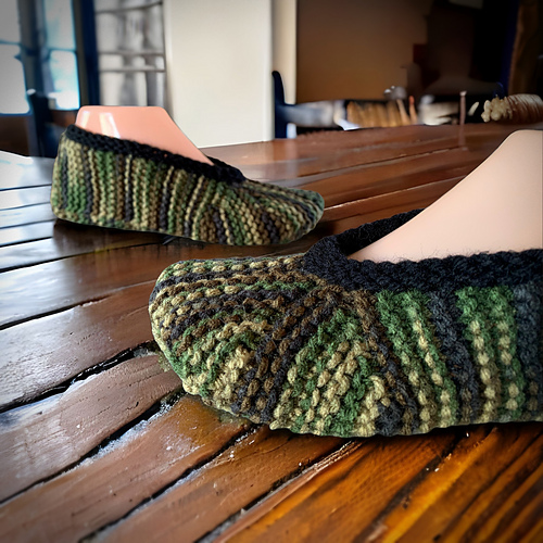 Ravelry: Minimalist Round Toe Slippers pattern by Janis Frank