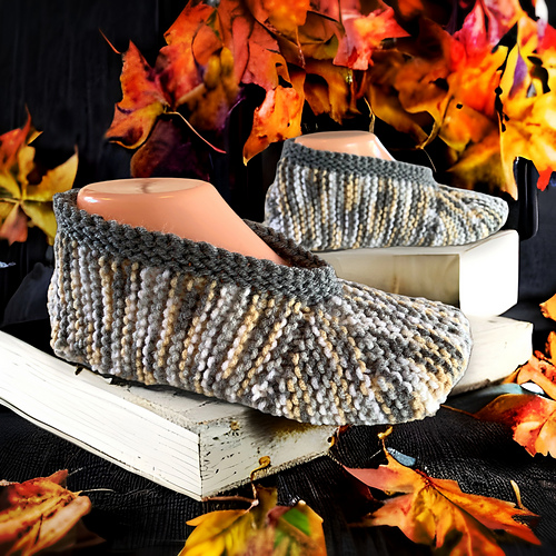 Ravelry: Minimalist Round Toe Slippers pattern by Janis Frank