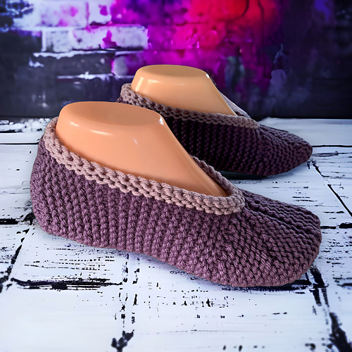 Ravelry: Minimalist Round Toe Slippers pattern by Janis Frank