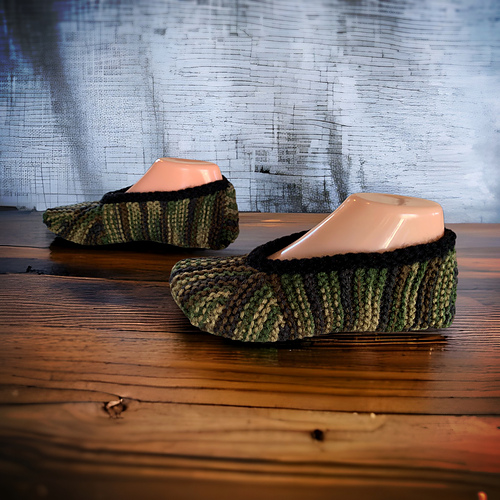 Ravelry: Minimalist Round Toe Slippers pattern by Janis Frank