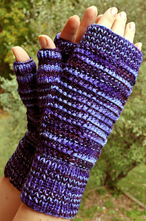 Ravelry: JaimeLouise's Dragon Hide Mitts