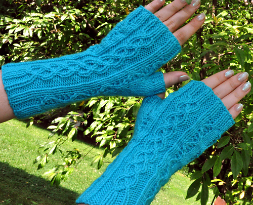 Ravelry: Wriggle Mitts pattern by Becky Greene