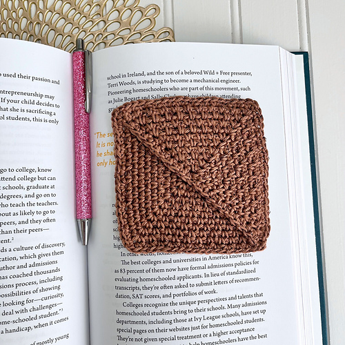 Ravelry: Corner Bookmark pattern by Janet Pippin