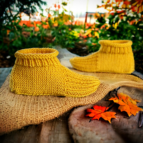 Ravelry: Granny Slippers with a Cuff pattern by Janis Frank