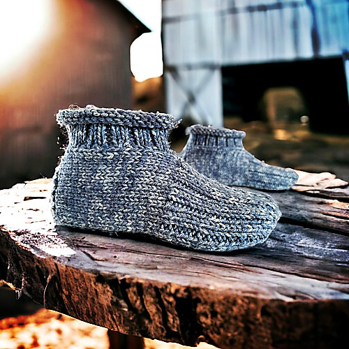 Ravelry: Cozy Cuff Slippers pattern by Janis Frank