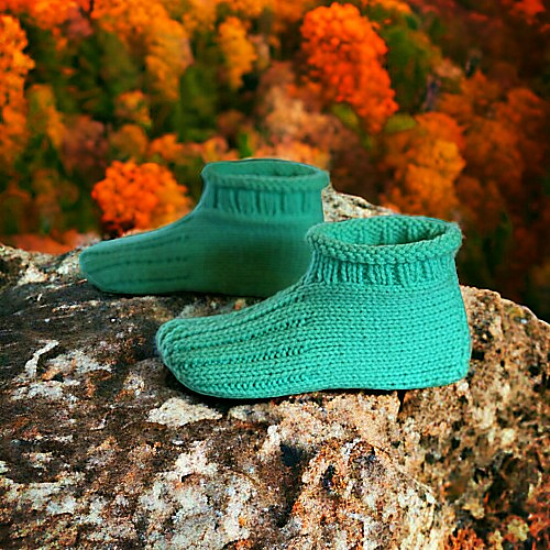 Ravelry: Cozy Cuff Slippers pattern by Janis Frank