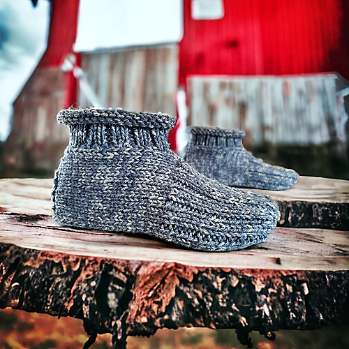 Ravelry: Cozy Cuff Slippers pattern by Janis Frank