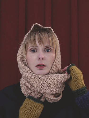 Ravelry: Hägn - cowl pattern by Ellen Furderer