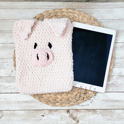Ravelry: Piggy Tablet Sleeve pattern by Chung Yang